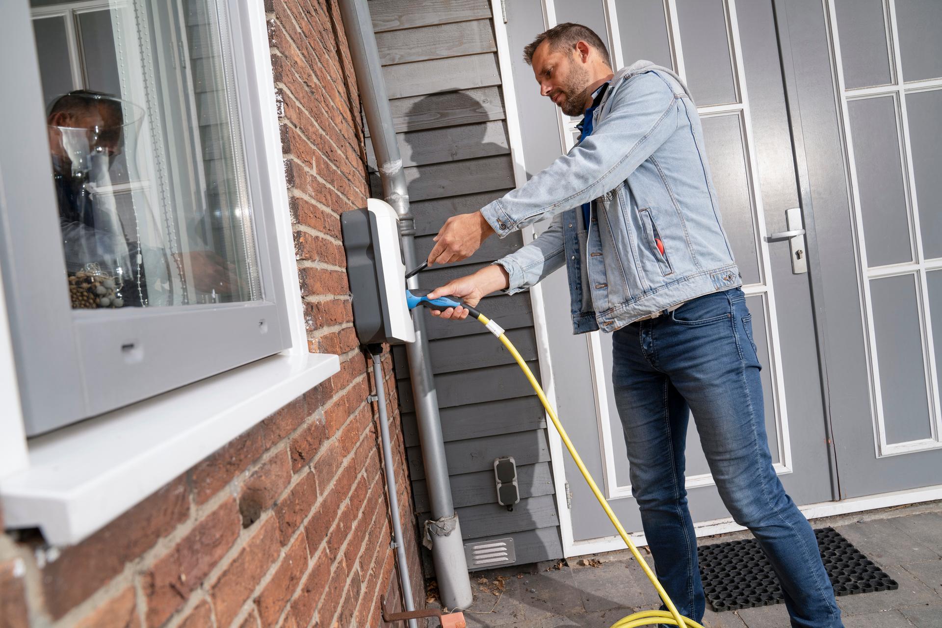 Nieuwe laadpaal kopen voor thuis? | Eneco eMobility